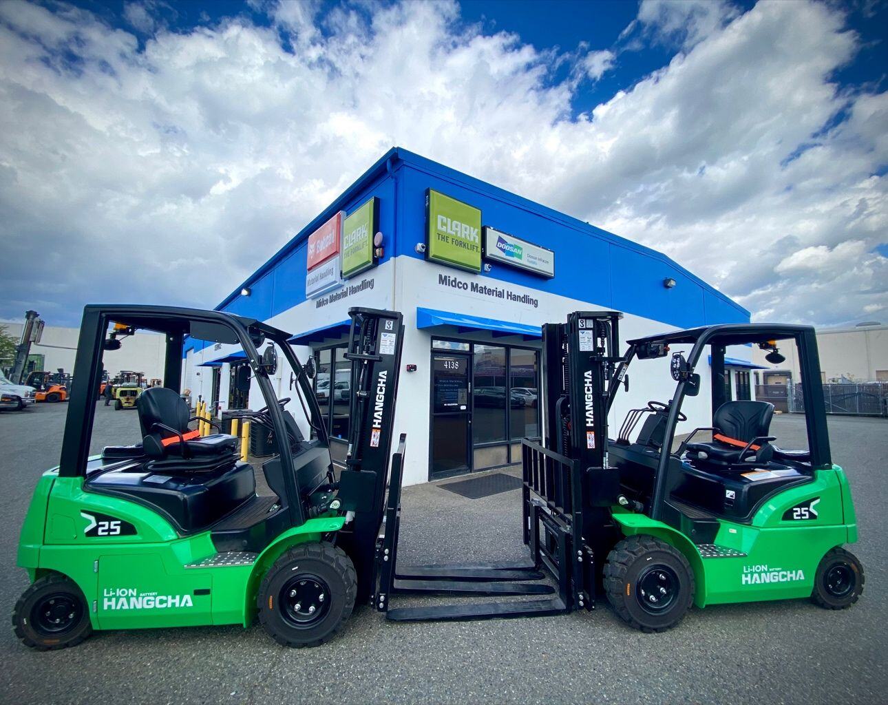 Converting From IC to an Electric Forklift Fleet? Here’s What to Expect